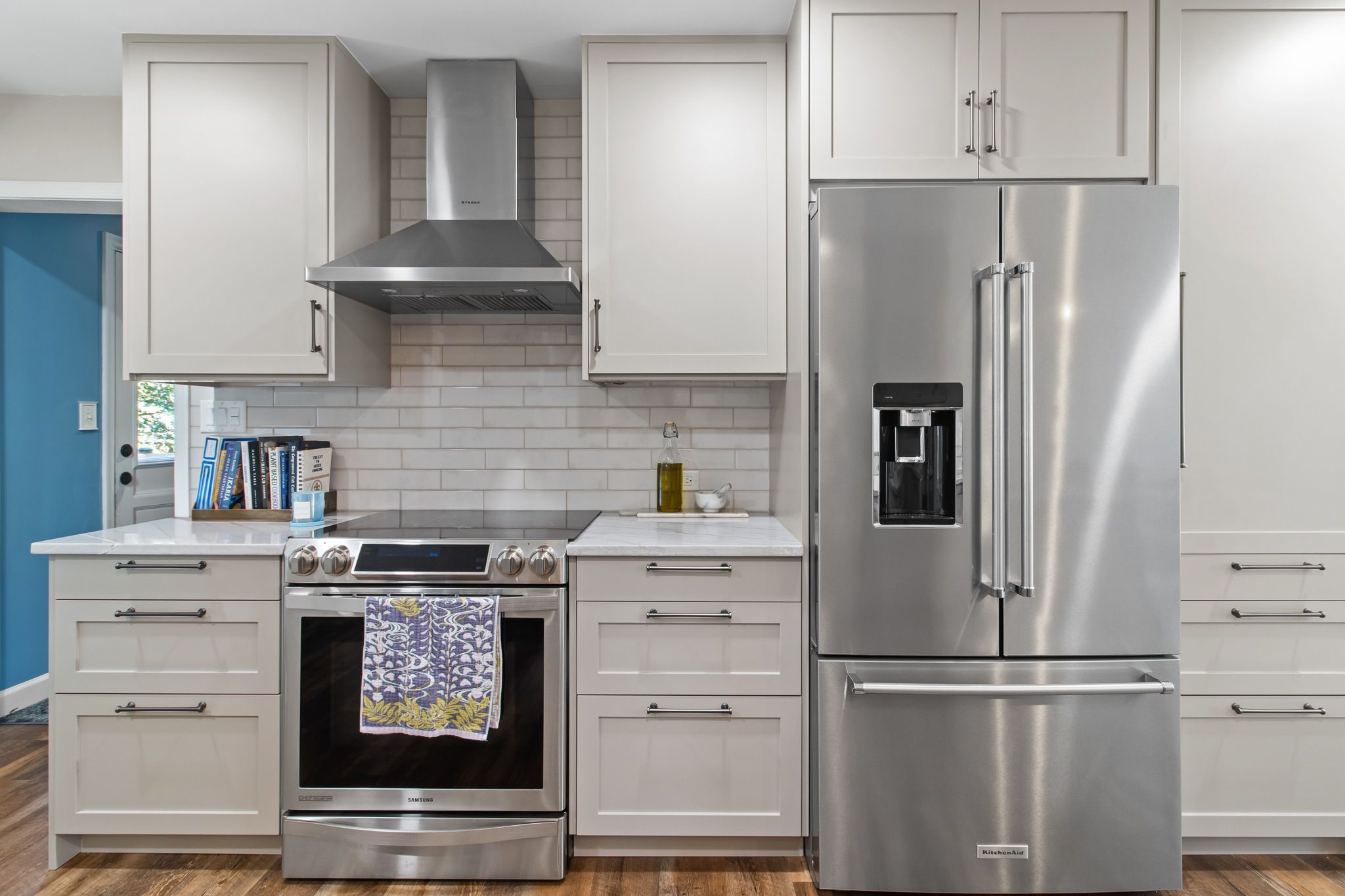 AART, Painted Silver Fox - Swedish Door